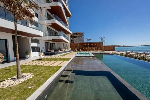 Spacious 3-bedroom, 3 Bathroom With Jacuzzi, Pool, Gym, And Ocean View - Dakar