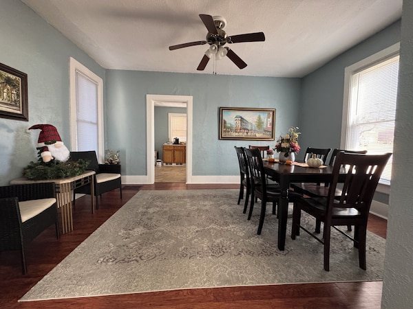 Charming Historic Home With 2 Queen Beds & Backyard In Fulton, Il - Clinton, IA
