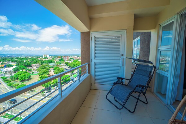 Urban Charm: Modern One Bedroom - Kingston