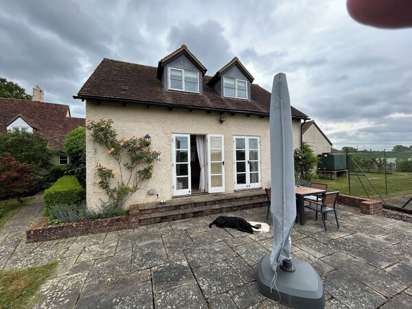 Charming 1-bedroom Cottage In Walkern With Wifi Access - Hertfordshire