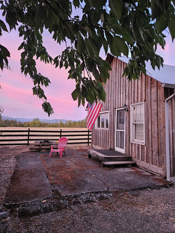 Rustic Cabin On Working Ranch - Oregon