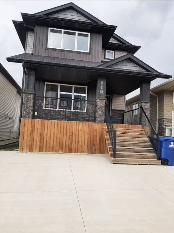 A Cozy One Bedroom Suite Located In The Peaceful Neighborhood Of Evergreen. - Saskatchewan