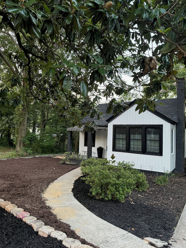 Cozy Cottage--surrounded By Nature...6spaces, Sleeps 4 & Has Wifi, Ac, Dw & Wd - Columbia, SC