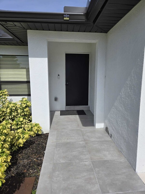 Cozy Home In The Heart Of Cape Coral - Cape Coral, FL