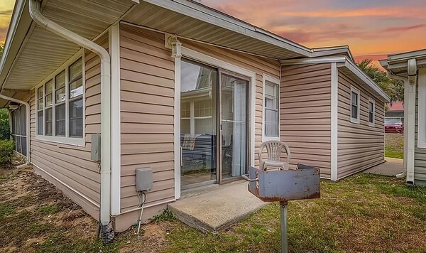 2 Br/2 Bath Clermont Cottage W/ Heated Olympic Pool/basketball/lake Access - Clermont, FL