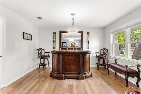 Bayou Breeze By Downtown & Beaches - Ocean Springs, MS