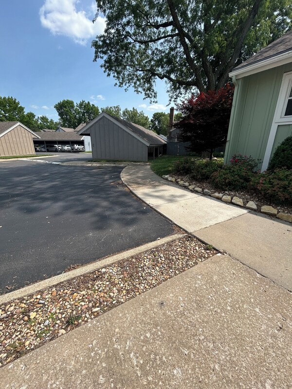 Charming 2b/1bth One Level Th -1 Mile From I35-15 Min. To Dntn Kcmo. - Overland Park, KS