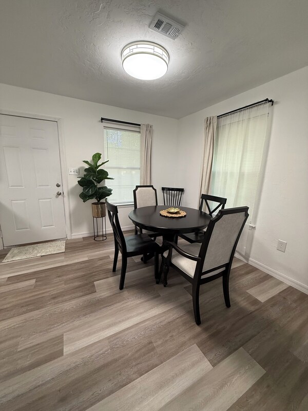 Charming 2-bedroom House With Wifi, Ac In Fantastic Lake City - Lake City, FL