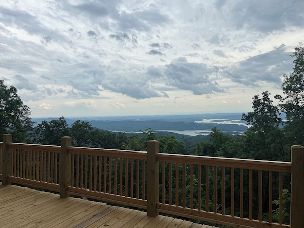Clinch Mountain Hideaway: Top Of The World View - Norris Lake, TN