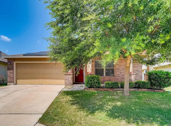 Spacious 3-bed, 2-bath Home In Austin Fully Furnished & Move-in Ready! - Cedar Creek, TX