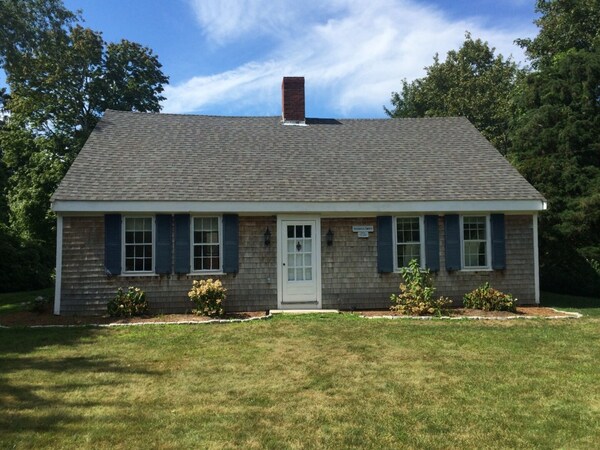 Antique 3-bedroom House With Wifi And A/c In Quaint North Falmouth. - Falmouth, MA