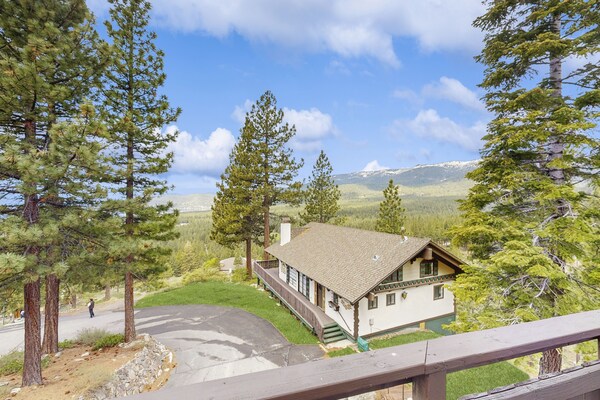 Spacious Home W/ Incredible Views, Full Kitchen, Shared  Pool & Tennis Courts - Carson City, NV