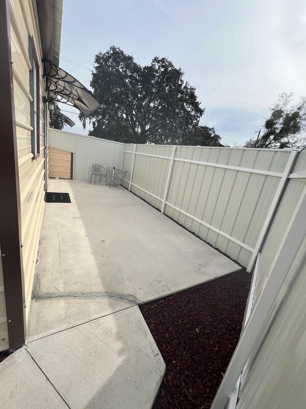 Charming Guesthouse A 1-bedroom Apartment In Enjoyable Lakeland With Ac - Plant City, FL