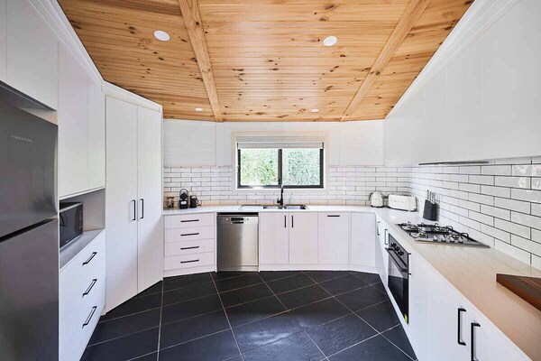 Great Family, Small Group Or Wedding Getting Ready Space - Canberra