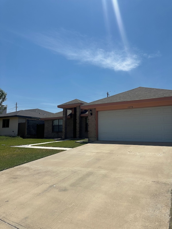 Paseo House - 3 Bedroom/2bathroom - Centrally Located - Your Perfect Nest! - Kickapoo Lucky Eagle Casino Hotel