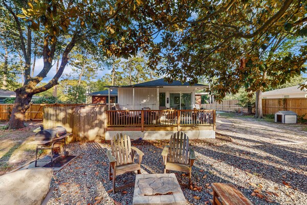 Dog-friendly Coastal Home With Private Patio And Close To Beach Attractions - Wilmington, NC