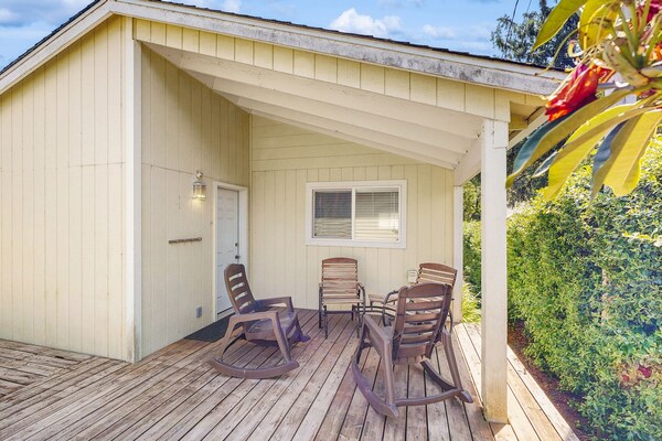 Cozy Cottage W/ Ocean View & Beach Access - Deck & Bbq Grill - Dogs Ok - Lincoln City, OR