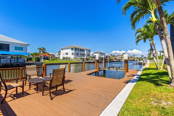 Exquisite Waterfront Home With Lanai, Heated Pool And Spa(hot Tub), And Internet - Bonita Springs, FL