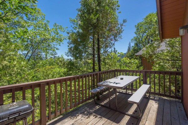 Lakeside Bliss | Cozy Chalet Minutes From Bass Lake & Yosemites Natural Wonders - Bass Lake, CA