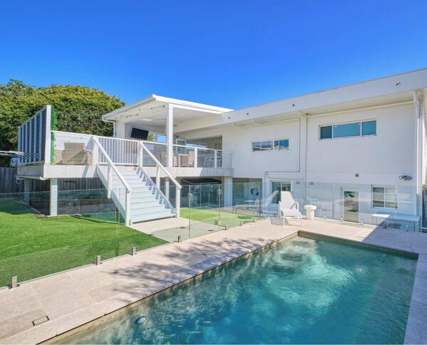 Lighthouse Beach Coastal Bliss - Pool, Beach, Shops, Ideal For Families. - Port Macquarie