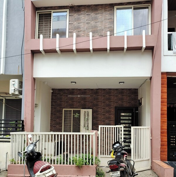 Staeg Villa In Center Of The City 2bhk - Indore