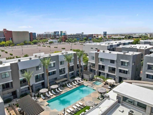 Cozysuites Glendale - Westgate W Pool! 16 - Glendale, AZ