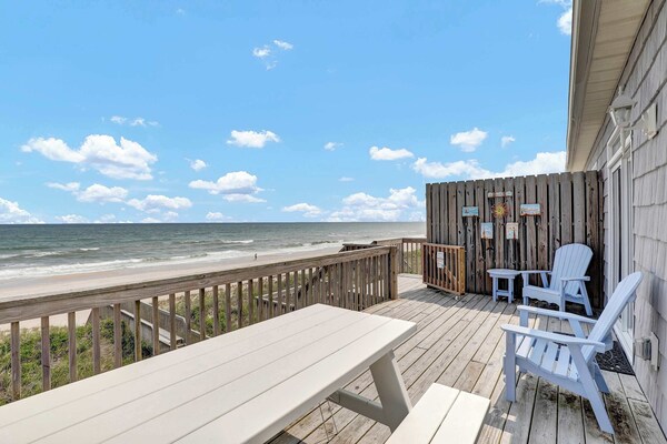 New! Oceanfront 5br | Stunning Views | Hot Tub - Sneads Ferry, NC