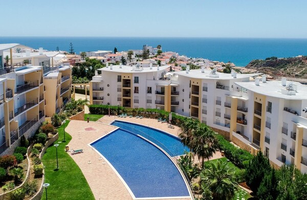 Bnb Homes Ocean View Apartment With Lovely Terrace, Swimming Pool & Tennis Court - Faro District