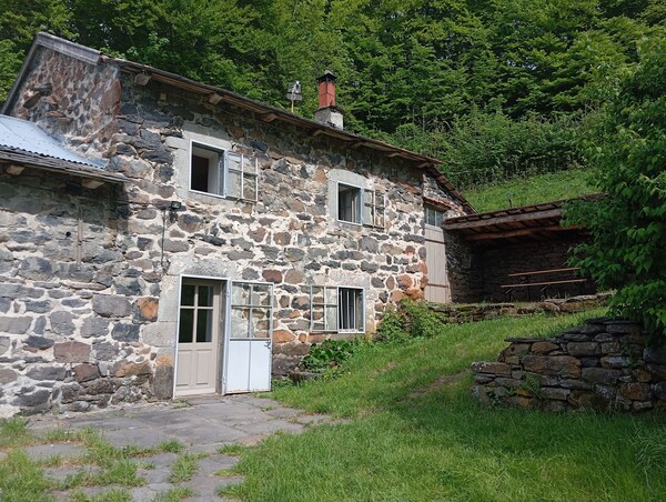 Maison De Campagne Au Cœur De La Nature - Auvergne