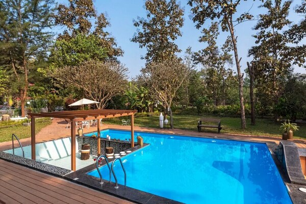 Villa Alora, Palghar By Ebony Stays | Private 6 Bhk With Pool & Garden - Wada