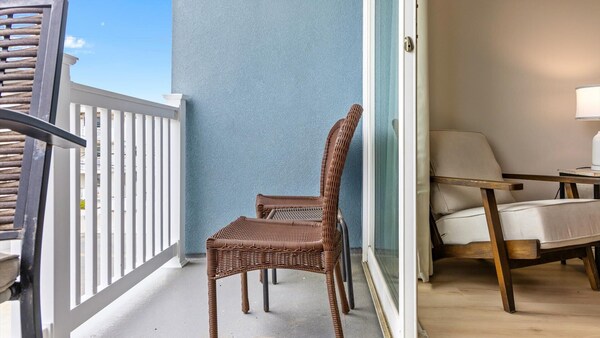 Cozy 1br W Ocean Views & Parking - Ocnj - Ocean City, NJ