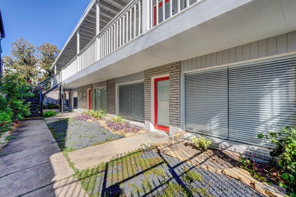 Montrose Gem | 3 Beds + Crib | Walkable + Parking - Houston, TX