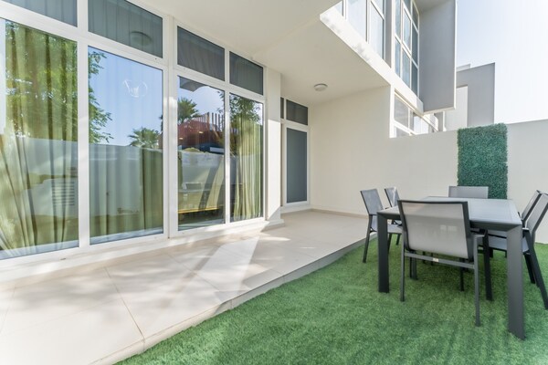 Community And Pool View 3br Townhouse, Minutes From Desert Camp,damac Hills 2 - Dubaï