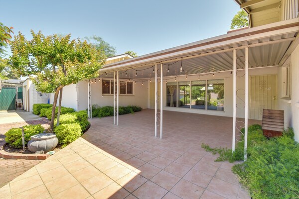 8 Mi To Dtwn: Spacious Home W/ Fire Pit In Fresno! - Clovis, CA