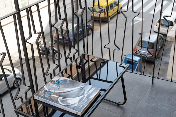 Elegant Central,balcony,2 Rooms,full Comfort,netflix,wifi,trieste Center - Trieste