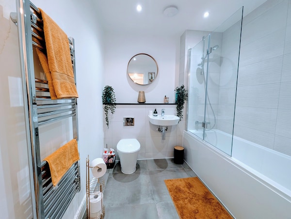 Family Friendly Stay Near London | Wifi - Epsom