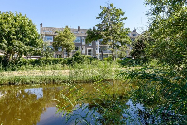 5 Minute Walk To Beach! Cozy Top Bedroom Apartment. - Scheveningen