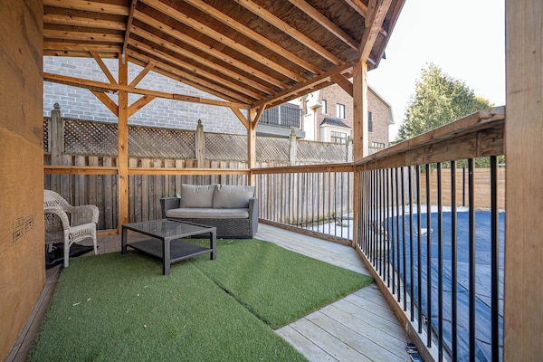Cozy Custom Mansion 2 Bedroom Apartment. Quiet Family Friendly Neighborhood - Vaughan