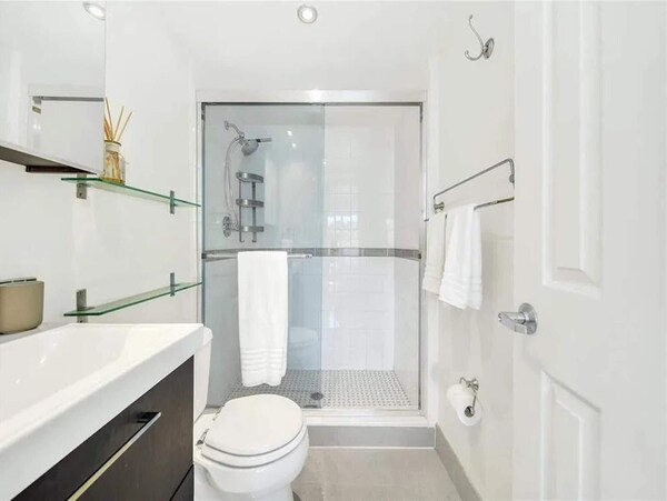 Stylish Condo Near The Beach In Key Biscayne - Key Biscayne, FL