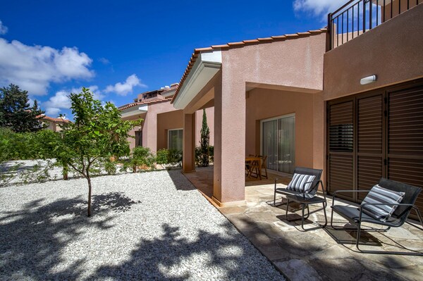 Supérieure-villa-vue Sur Jardin-salle De Bain Privée Séparée - Chypre