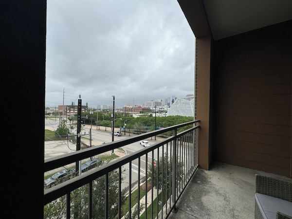 Cozy Eado King Bed Apartment - South Houston, TX