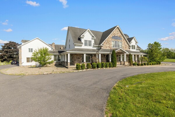 Chelsea Sun Inn - Poconos Mansion On Private 200-acre Farm - Hope, NJ