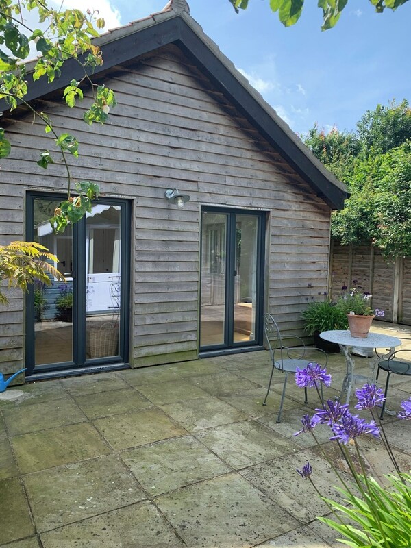 Delightful Norfolk Countryside Barn With Free Parking & Wifi, Dog Friendly Too - Sheringham