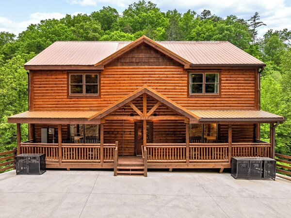 Brand New 6br | Hot Tub, Indoor Pool & Theater Close To Pf - Gatlinburg, TN