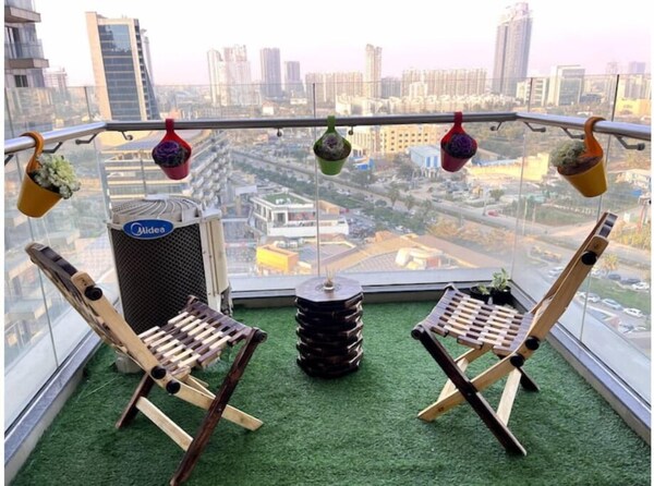 Luxe Jacuzzi Heaven Heights 12th Patio 2 - Gurugram