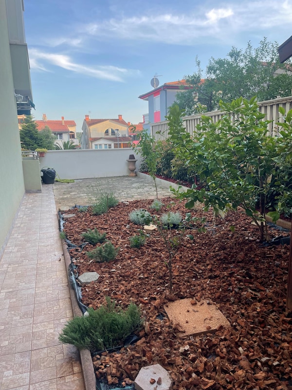 Spacious 2-bedroom Apartment Close To Cave Romane And Famous Beaches - Banjole