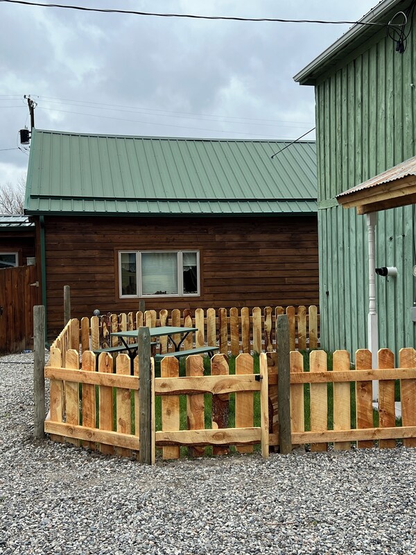 Charming 2-bedroom Cottage In Lovely Reed Point With Wifi, Ac - Montana