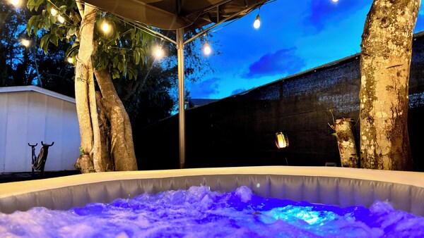 Spacious 5-bedroom House South Daytona With Movie Room, Hot Tub & Gameroom - New Smyrna Beach, FL