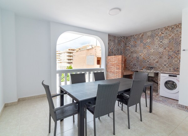 Global Properties: 3-bedroom Home With Terrace In Moncofar - Moncofa
