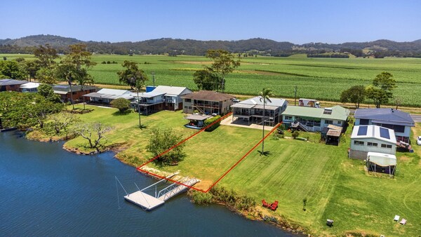 Reflections On The Tweed - Waterfront Pet Friendly Home With Boat Pontoon! Min. 3n - Linen Provided - Murwillumbah